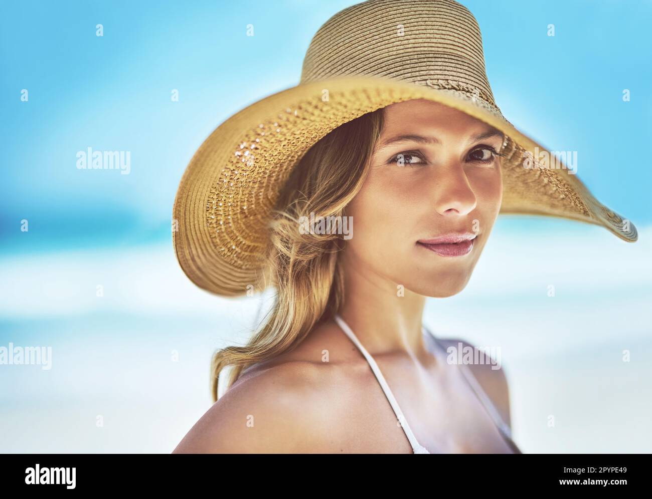 The perfect hat to beat the heat. Portrait of a gorgeous young woman in ...