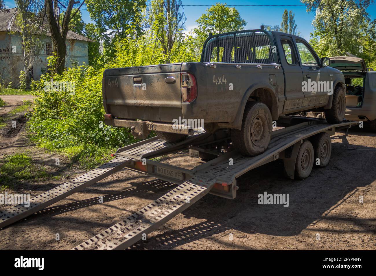 Evacuation of a Ukrainian combat vehicle damaged by shrapnel from the ...