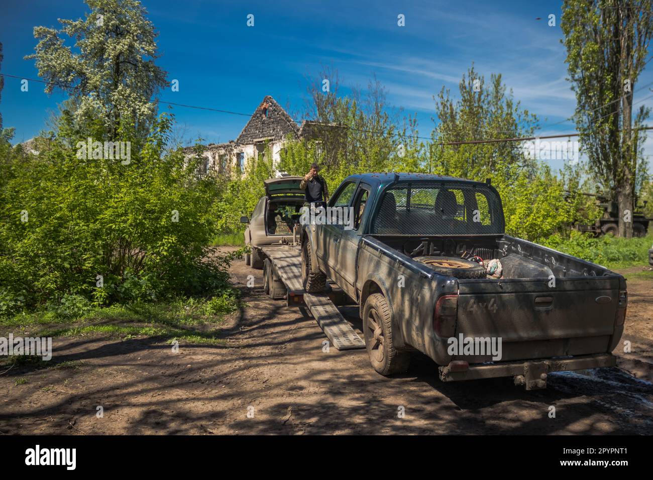 Evacuation of a Ukrainian combat vehicle damaged by shrapnel from the ...