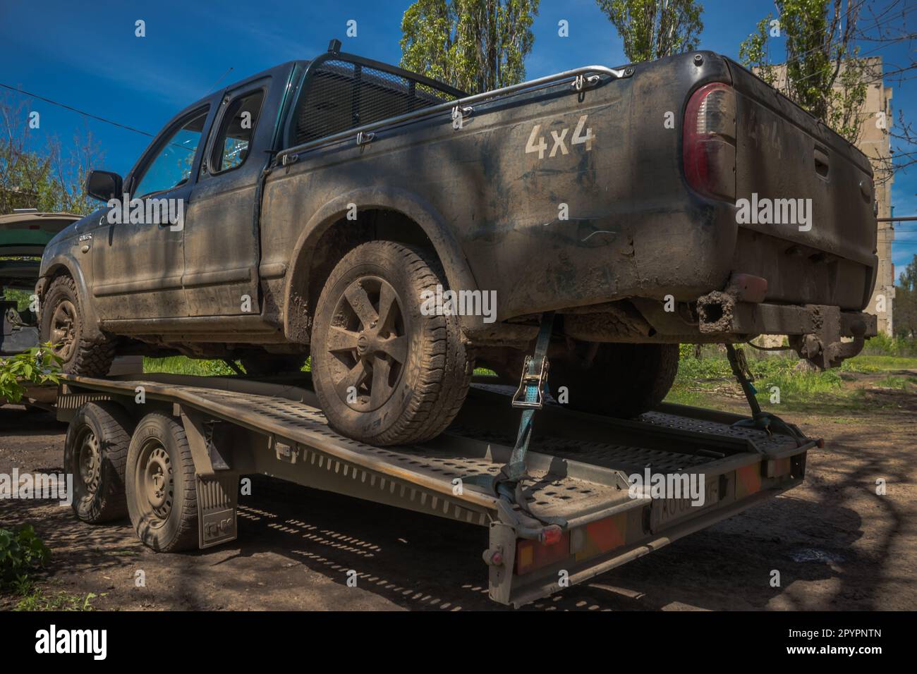 Evacuation of a Ukrainian combat vehicle damaged by shrapnel from the ...