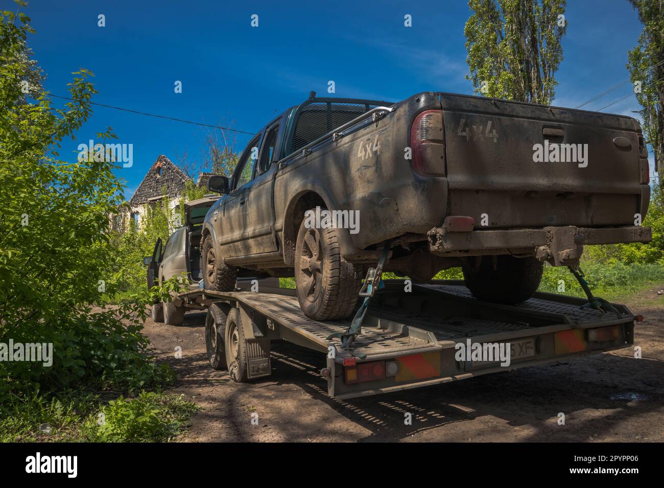 Evacuation of a Ukrainian combat vehicle damaged by shrapnel from the ...