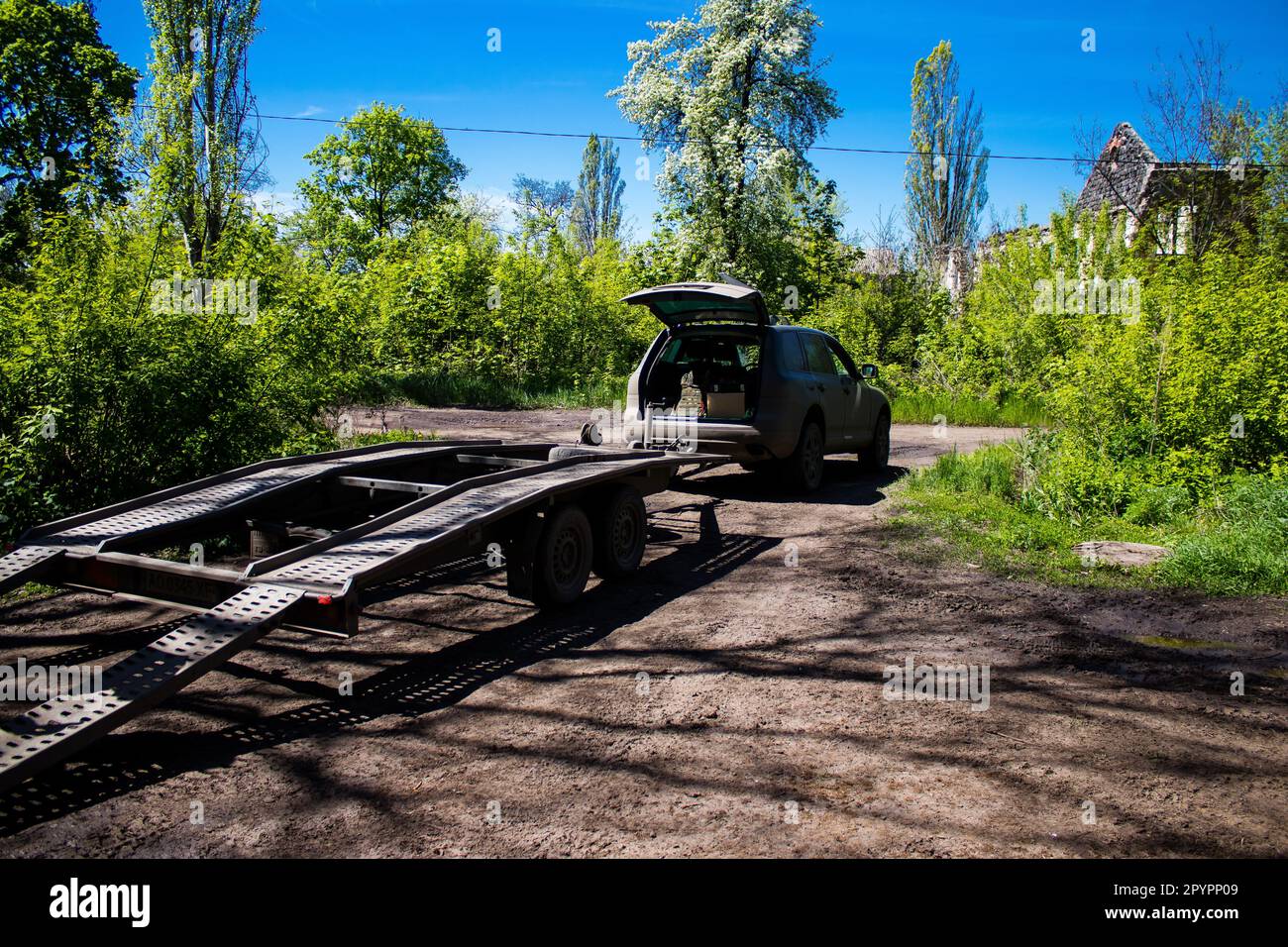Evacuation of a Ukrainian combat vehicle damaged by shrapnel from the ...
