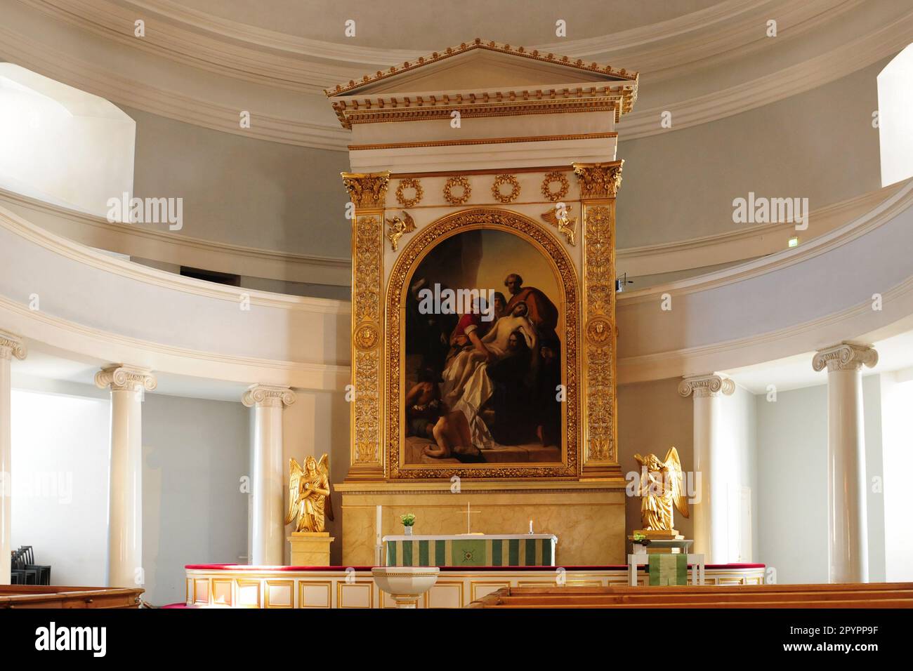 Catholic altar simple hi-res stock photography and images - Alamy