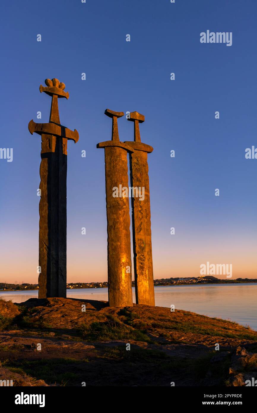 Sverd i fjell - three bronze swords in the rock near Stavanger ...