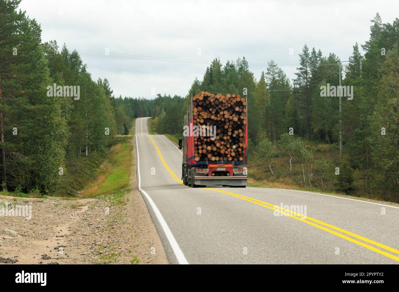 Log truck on interstate hi-res stock photography and images - Alamy