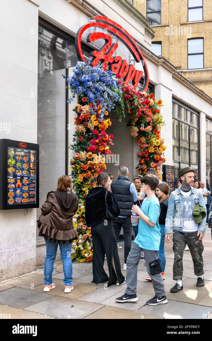 People I a queue outside Happy Restaurant, Piccadilly, London W1 Stock ...
