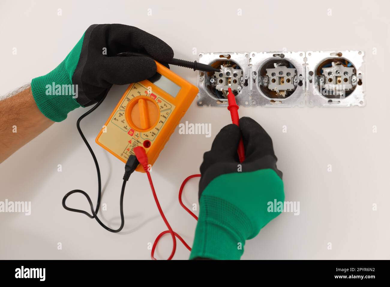 Checking wires hi-res stock photography and images - Alamy