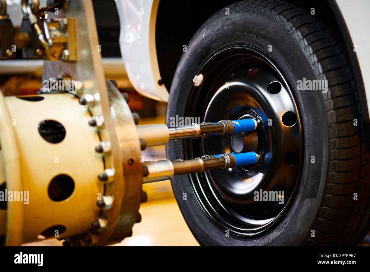 Screwing car wheel with automatic multi-axial spanner wrench Stock ...