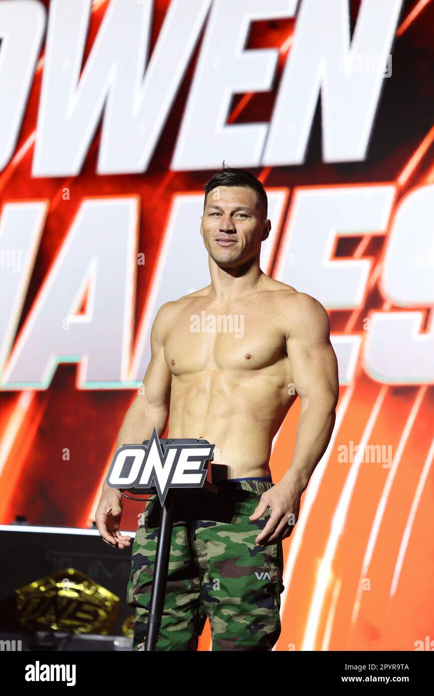 DENVER, COLORADO - MAY 4: Lowen Tynanes weighs in at the ONE ...