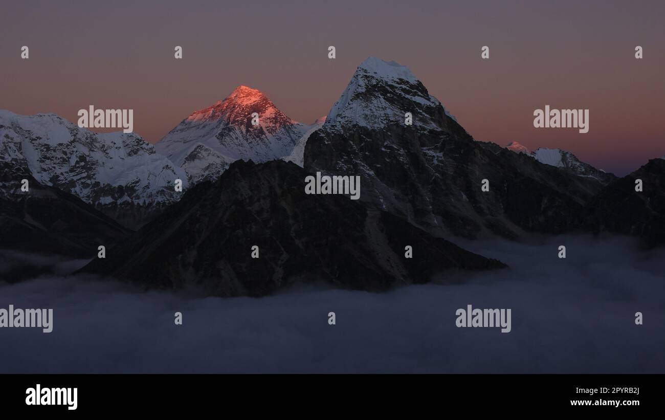 Bright lit Mount Everest surrounded by a sea of fog Stock Photo - Alamy