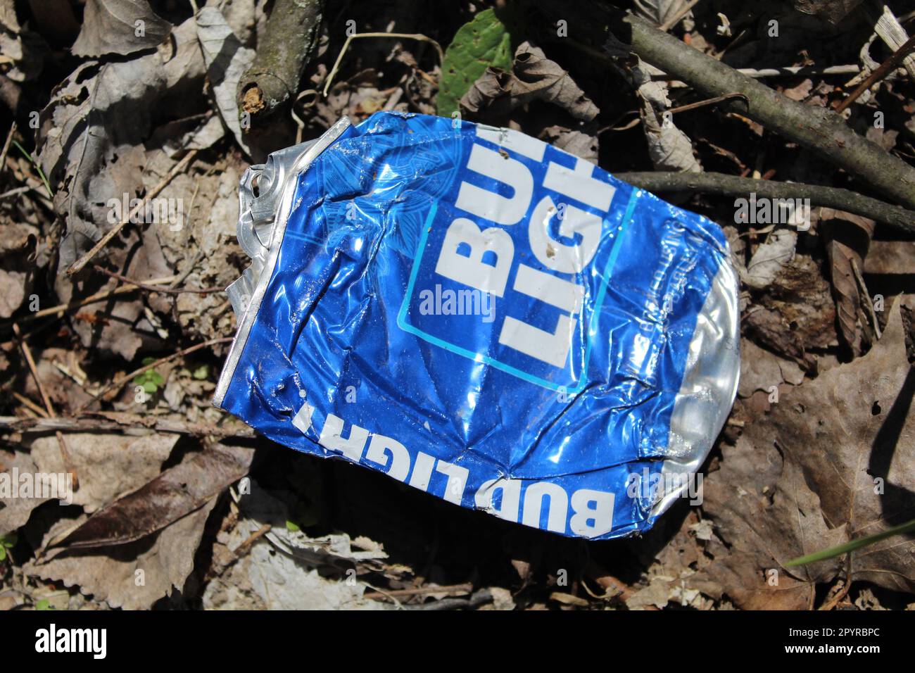 Bud light can hi-res stock photography and images - Alamy