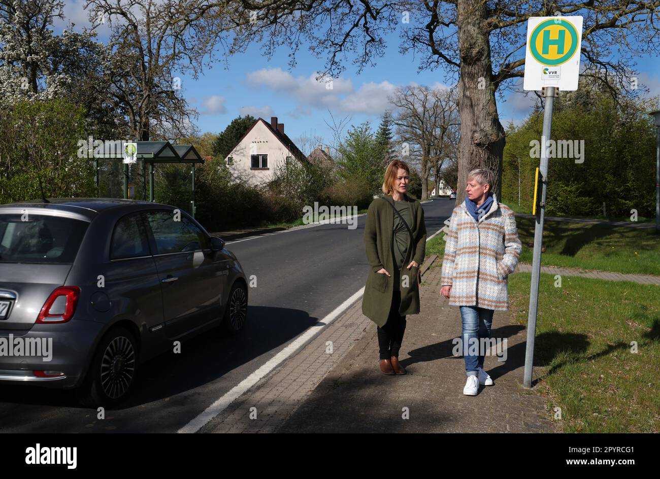 Millienhagen, Germany. 03rd May, 2023. Maria S. Kasten (l-r) and Diana ...