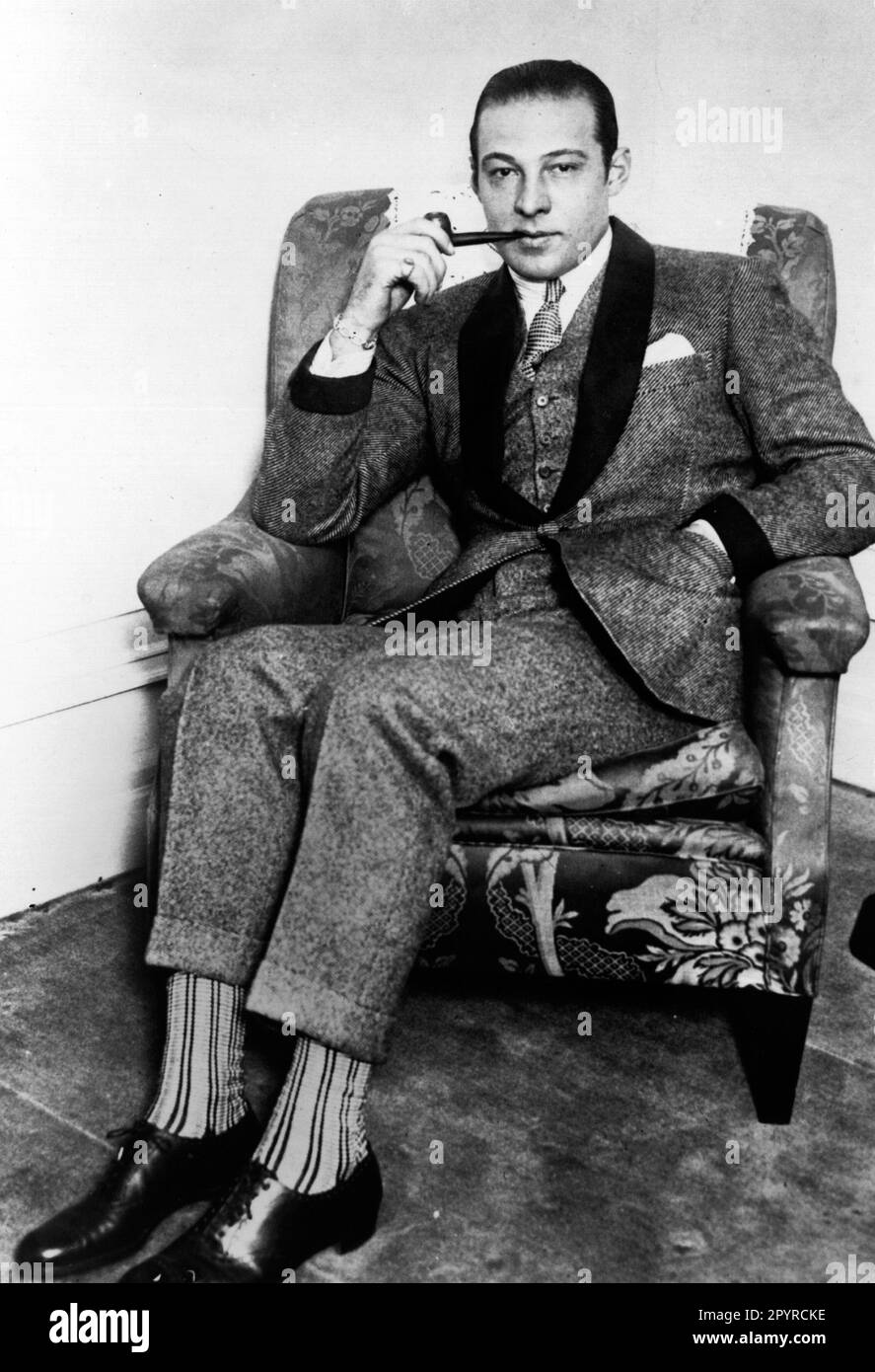 Rudolph valentino year hi-res stock photography and images - Alamy