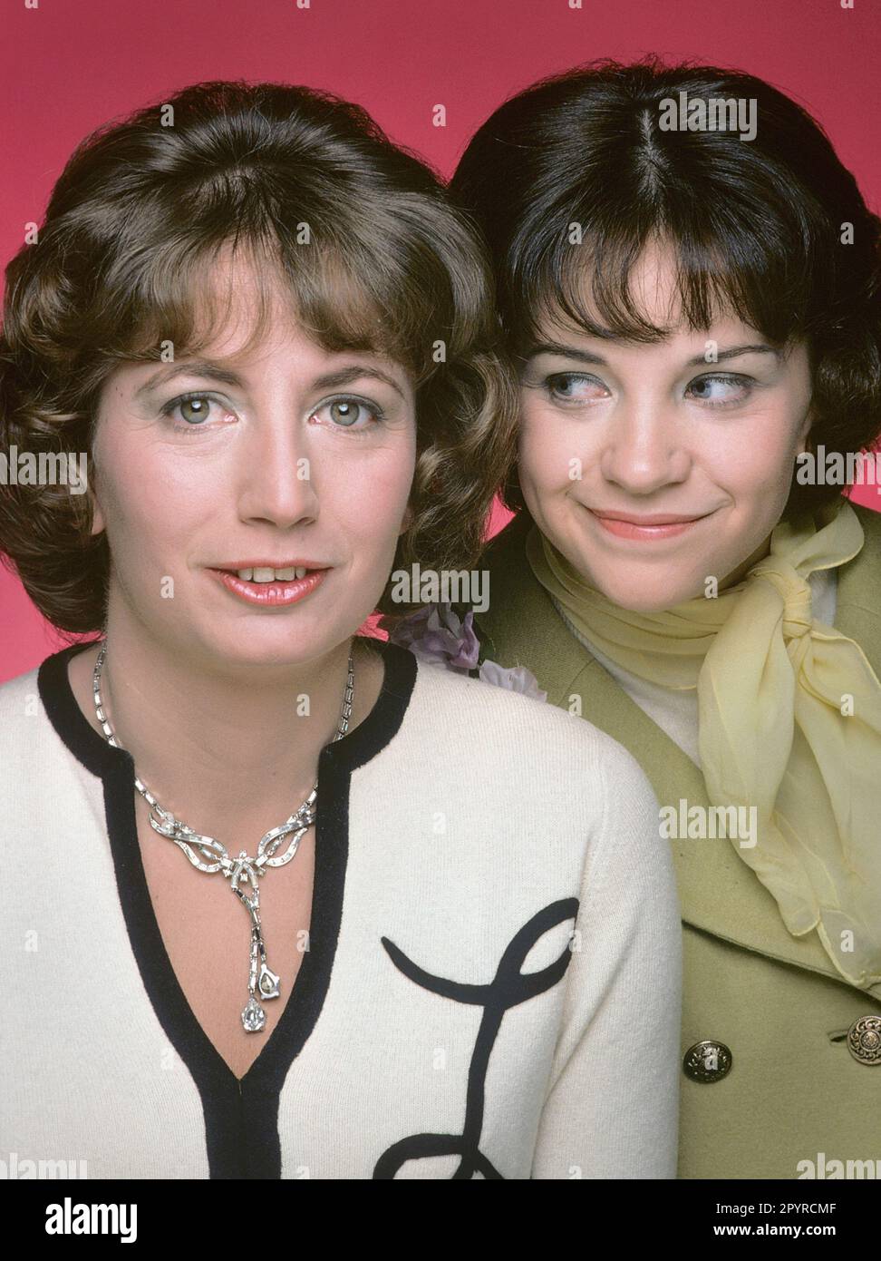 Penny Marshall Cindy Williams Laverne And Shirley Circa 1976 File Reference 34408 432tha