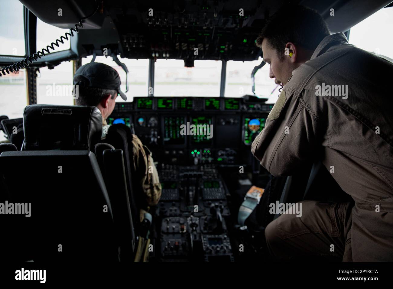 Service members with 4th Battalion, 31st Infantry Regiment, "The Polar ...