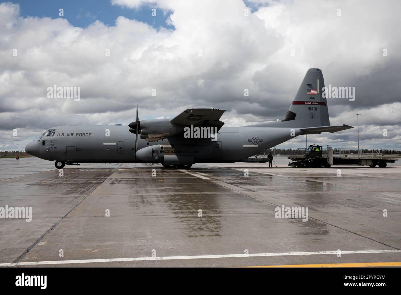 Service members with 4th Battalion, 31st Infantry Regiment, "The Polar ...