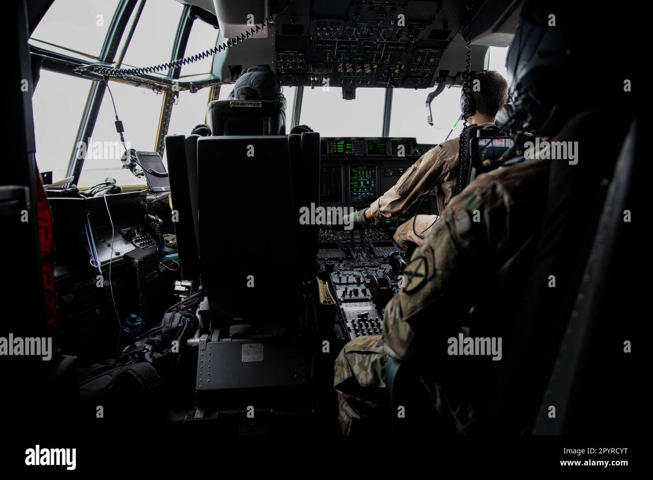 Service members with 4th Battalion, 31st Infantry Regiment, "The Polar ...