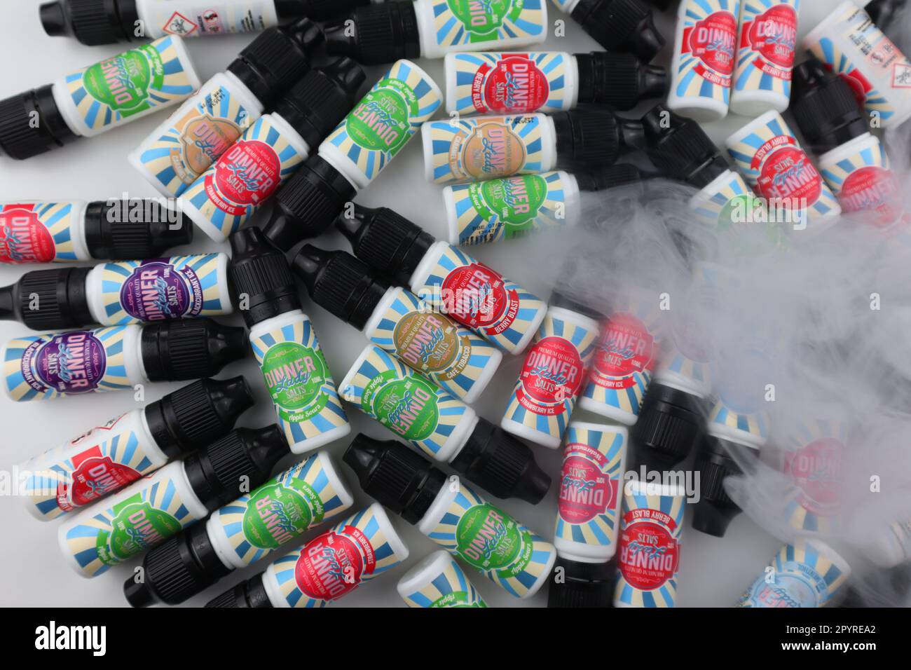 Vaping device hi-res stock photography and images - Alamy