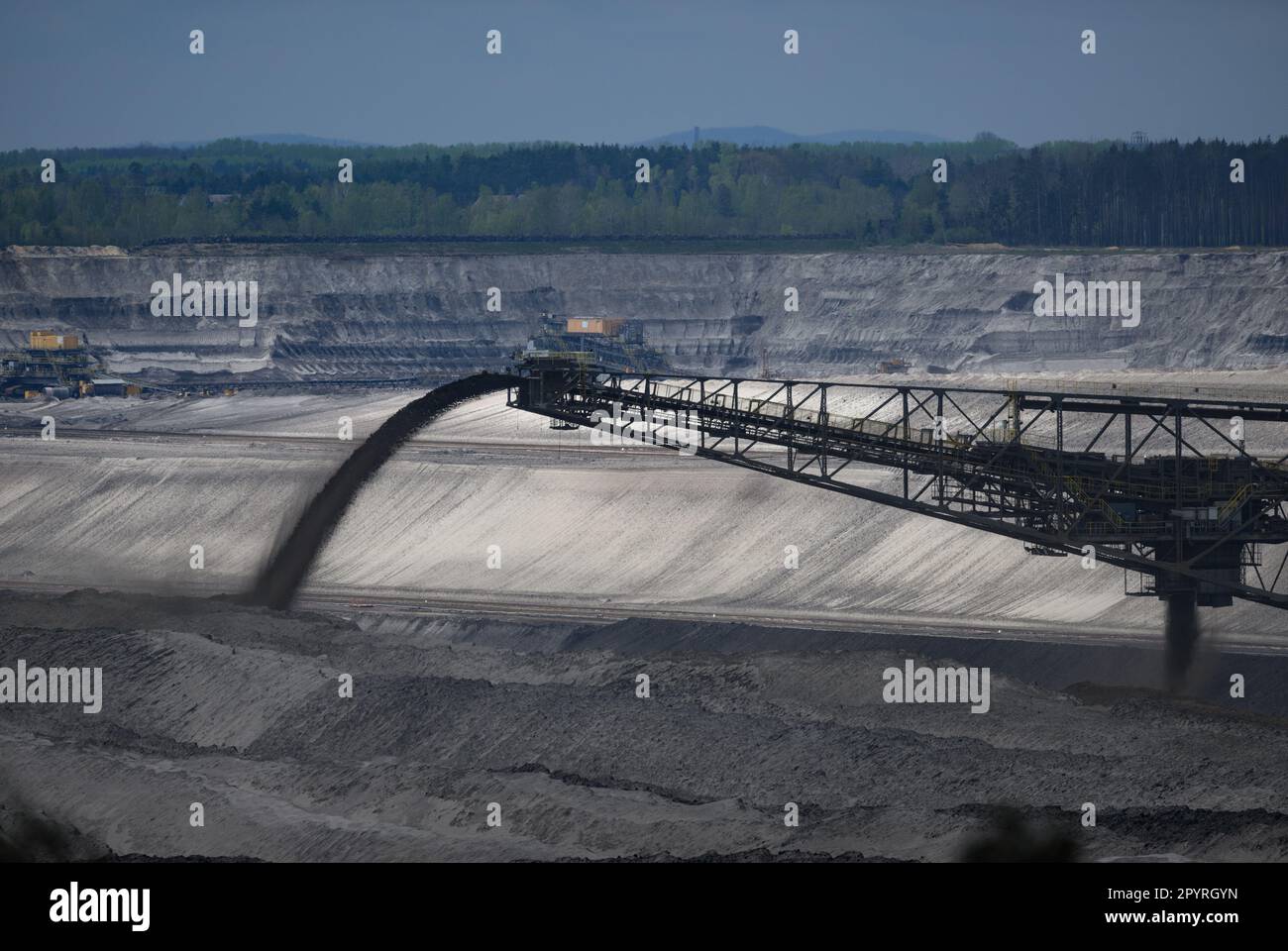 PRODUCTION - 25 April 2023, Saxony, Weißwasser: The F60 overburden ...