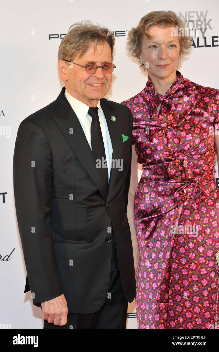 New York, USA. 04th May, 2023. L-R: Mikhail Baryshnikov and Lisa ...
