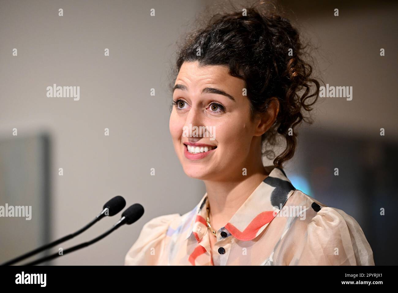 Julia Gutman wins the Archibald Prize for 2023 with her artwork head in ...