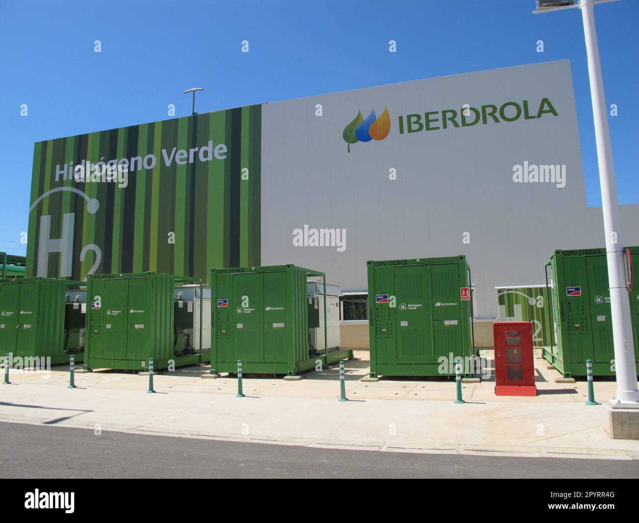 Puertollano, Spain. 18th Apr, 2023. The production hall of the pilot plant for so-called green ...