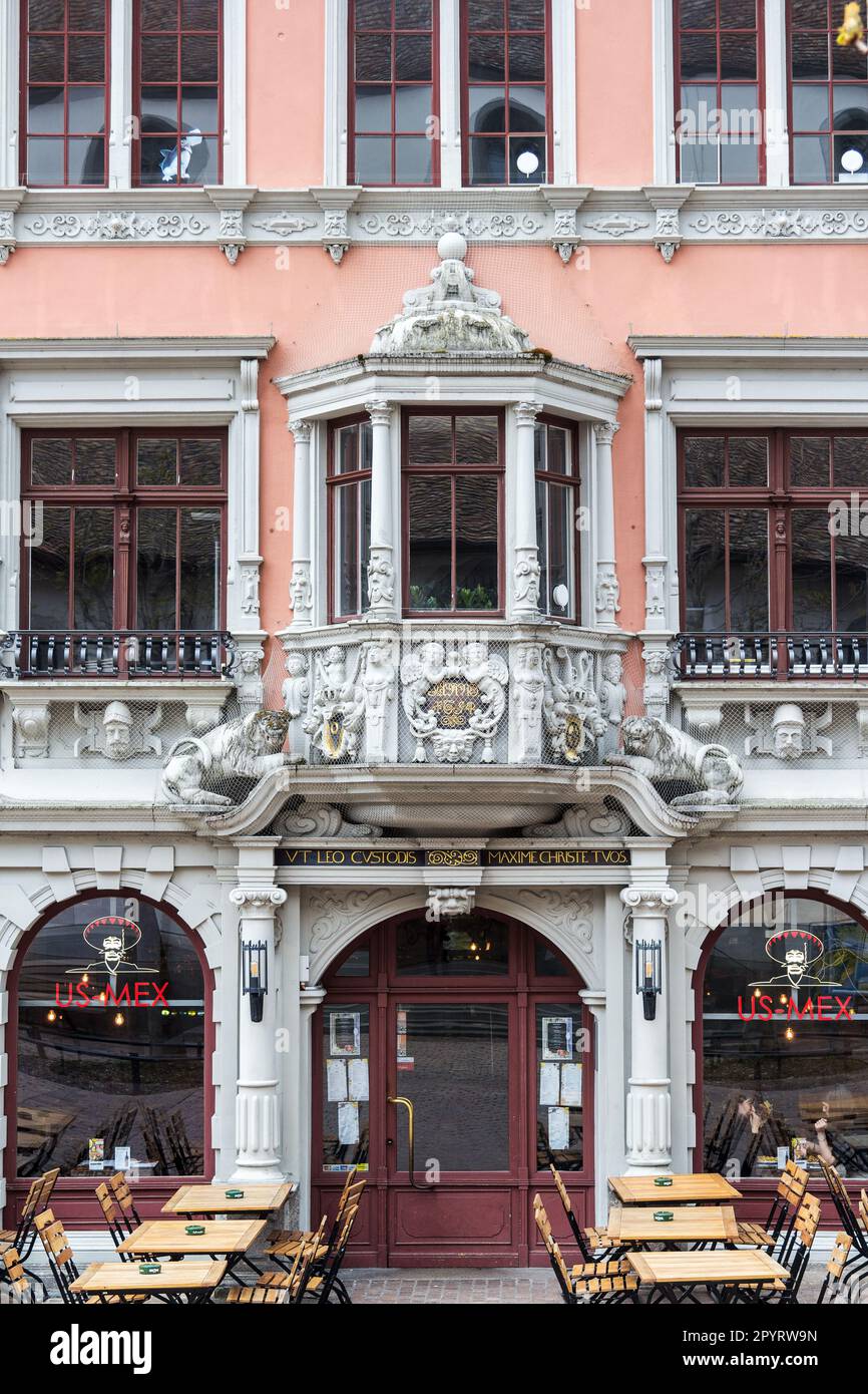 Gothic oriel facade historic hi-res stock photography and images - Alamy