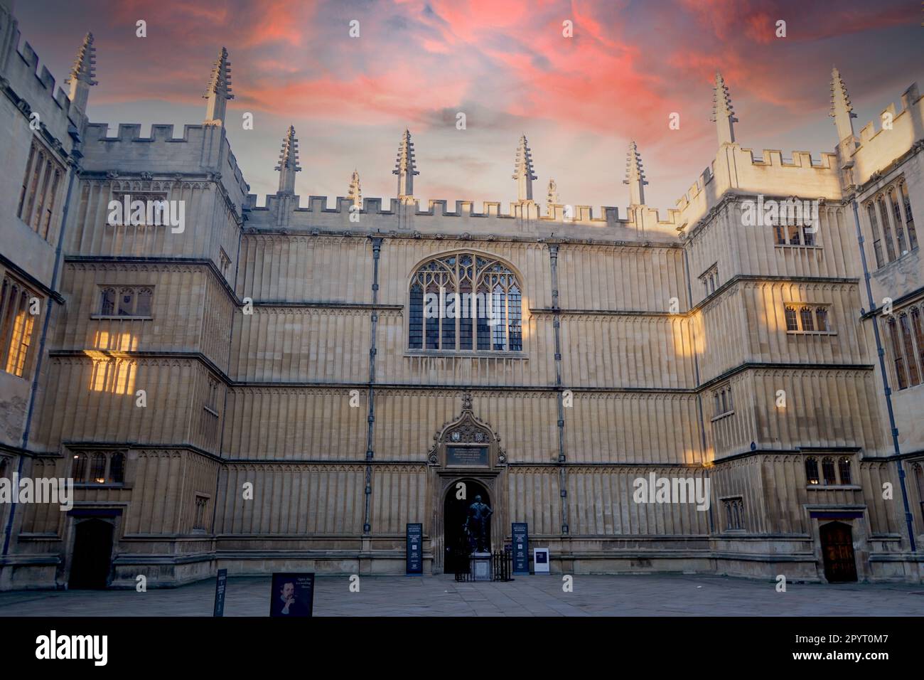 Oxford library in sunset hi-res stock photography and images - Alamy