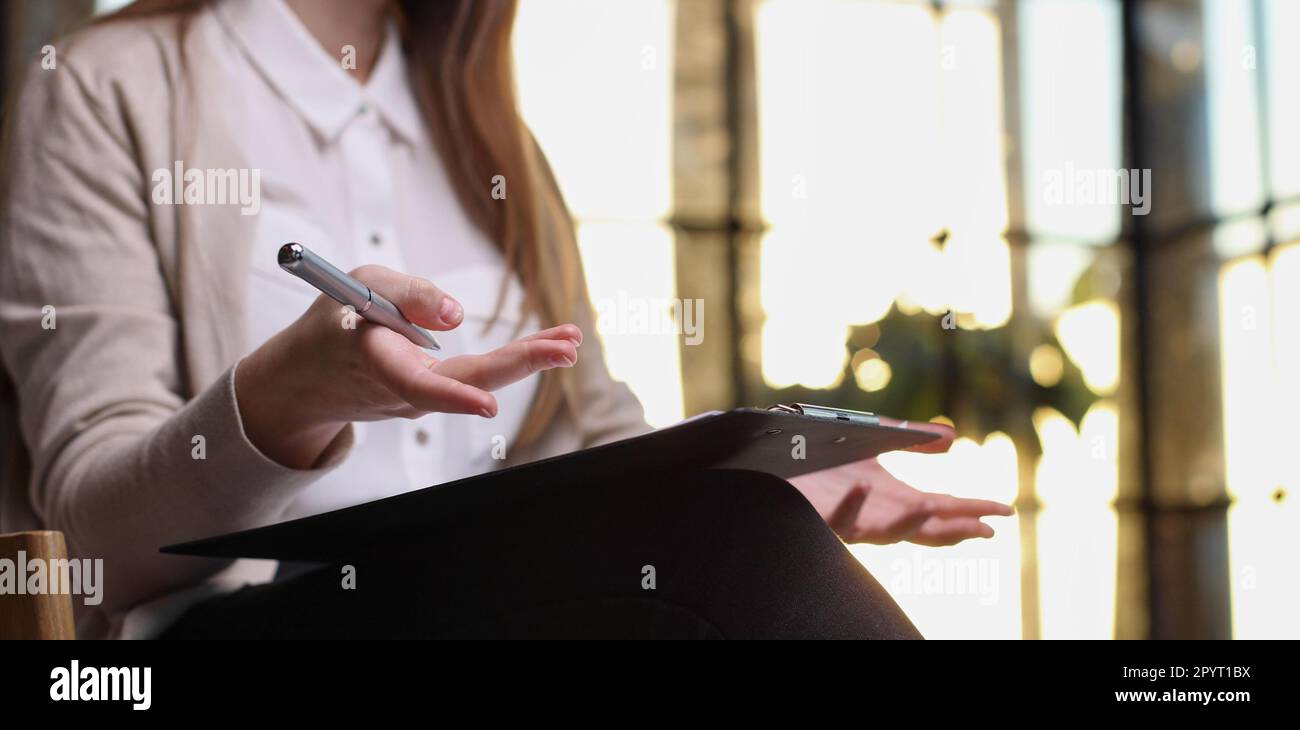 Woman fill in information hi-res stock photography and images - Alamy