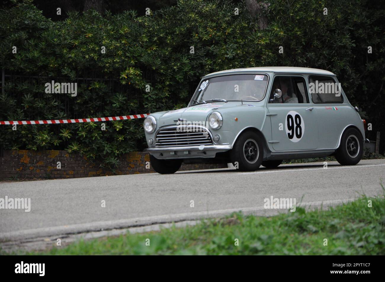 Mini cooper racing car hi-res stock photography and images - Alamy