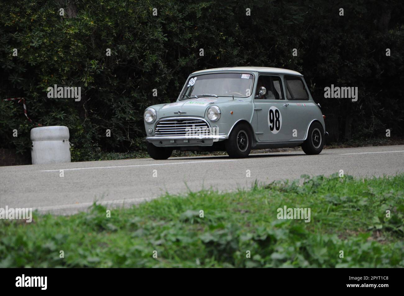 Mini cooper racing car hi-res stock photography and images - Alamy