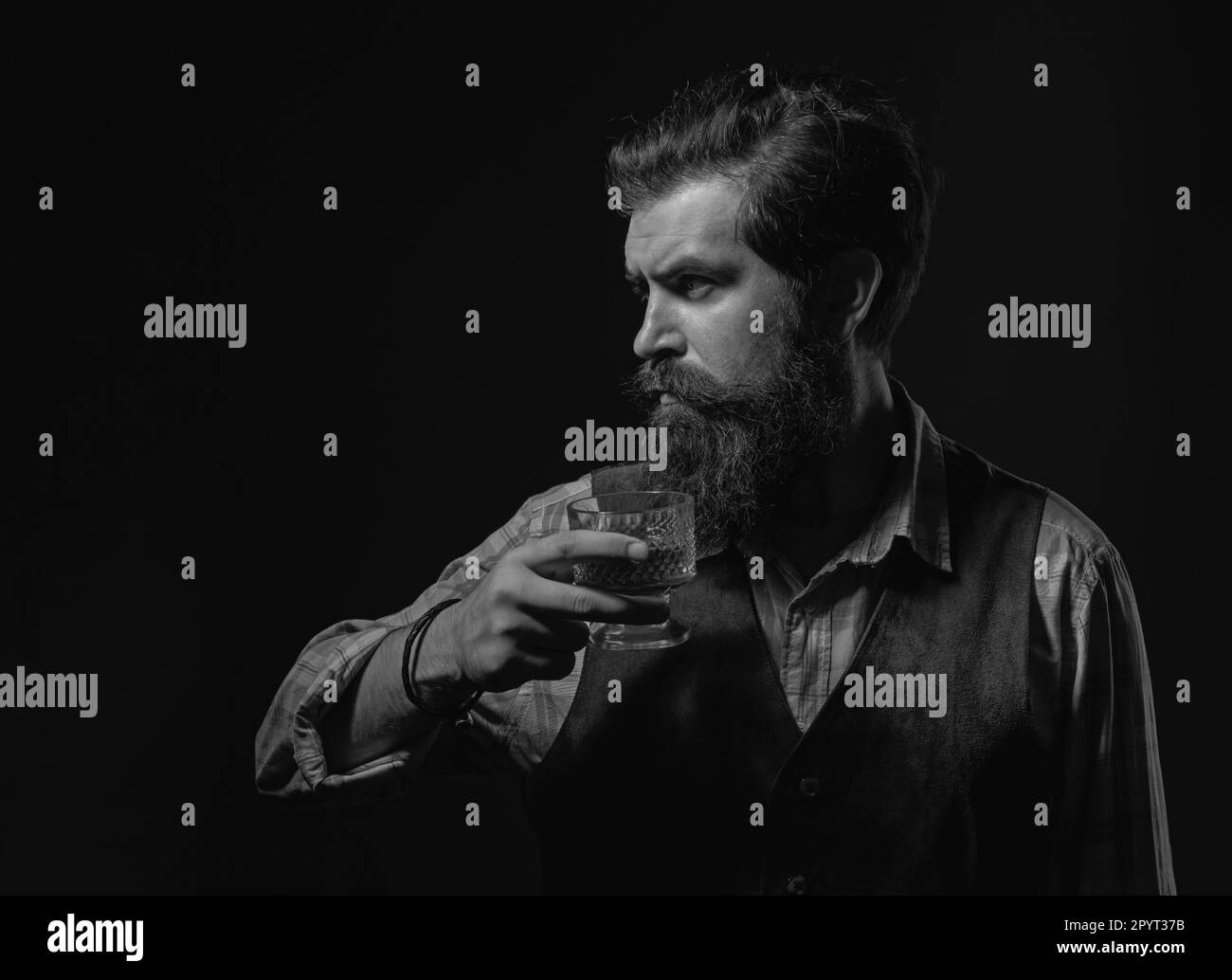 Old men drinking pub Black and White Stock Photos & Images - Alamy