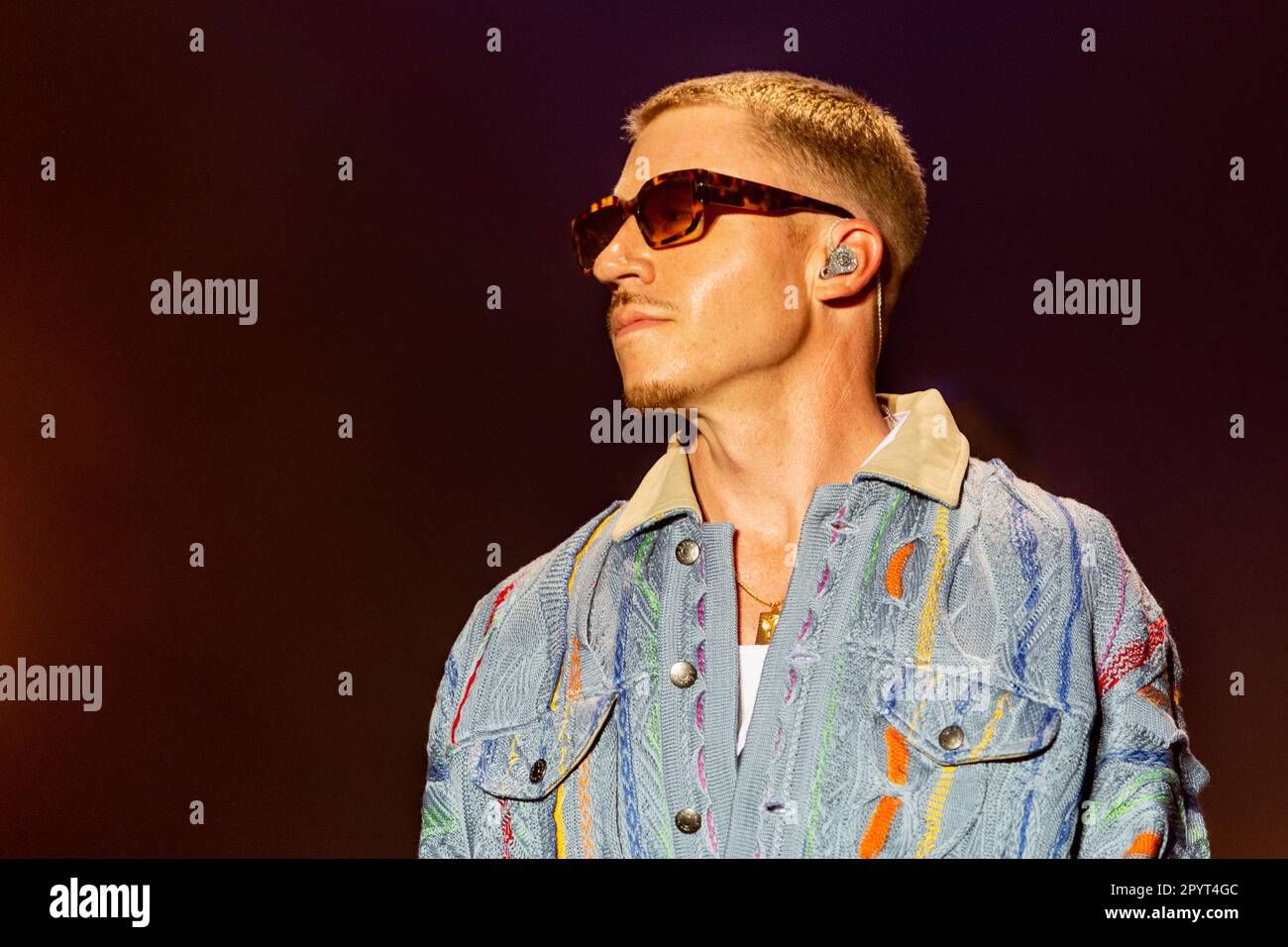 Macklemore outfit hi-res stock photography and images - Alamy