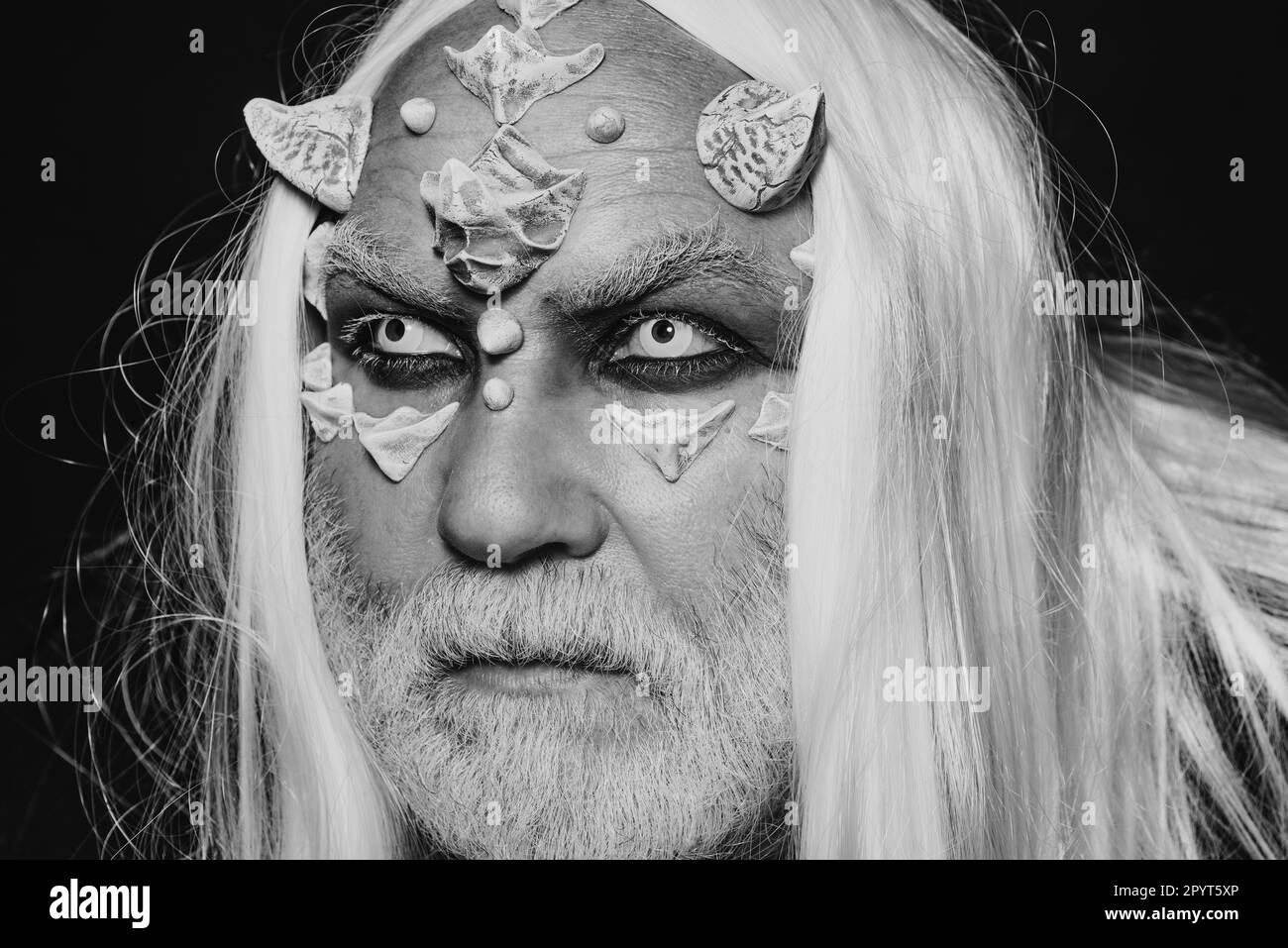 Magic man holding skull hi-res stock photography and images - Alamy