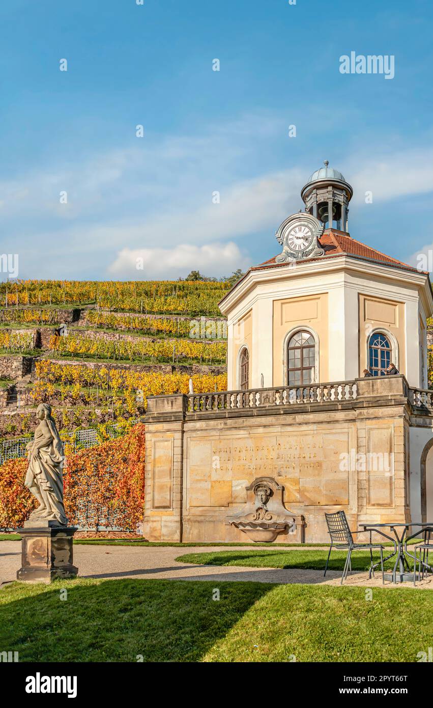 Belvedere Pavillion des Weingutes Schloss Wackerbarth im Herbst ...