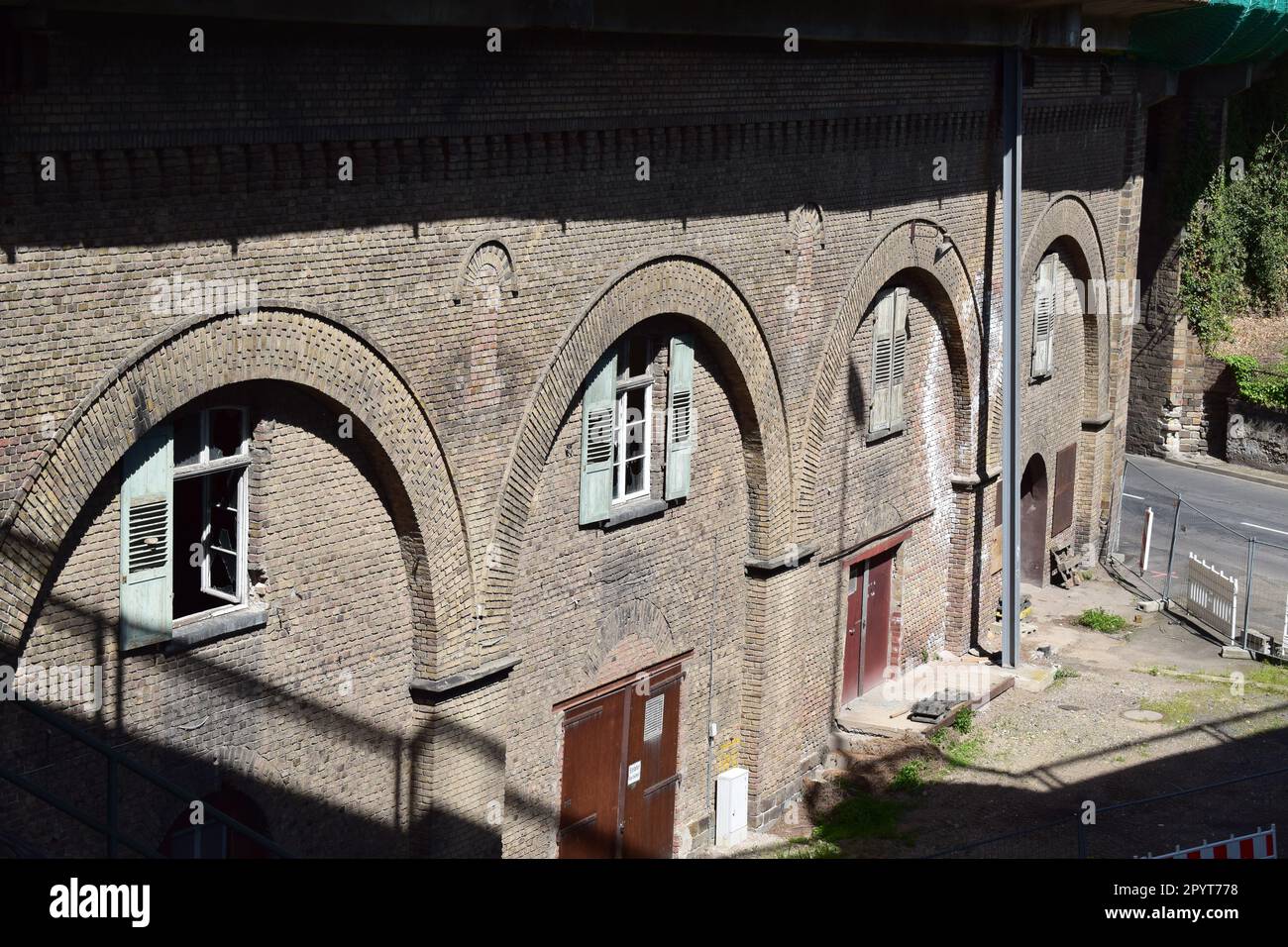 old brick building Stock Photo - Alamy