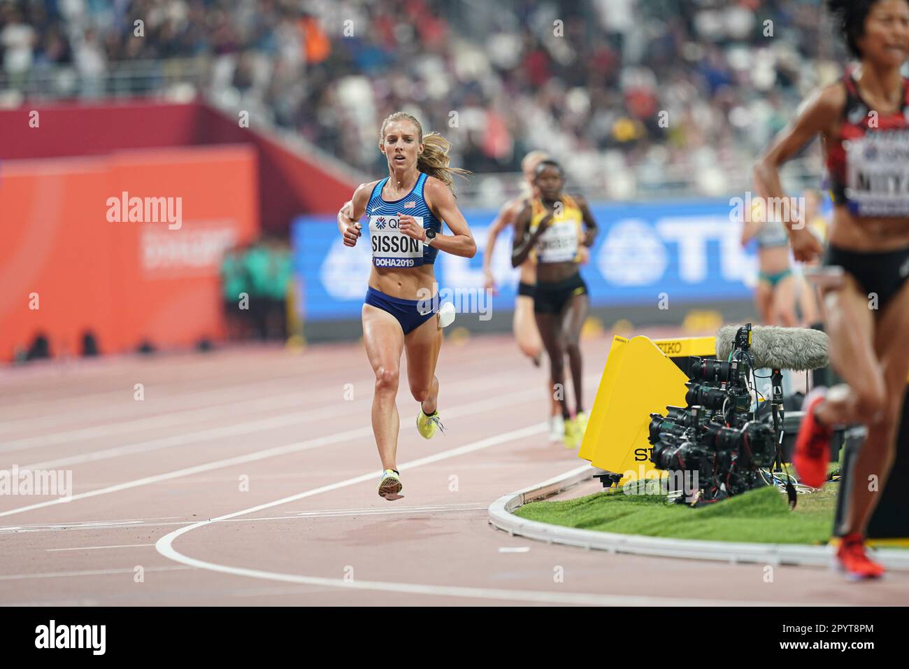 Emily Sisson running the 10.000 m at the 2019 World Athletics ...