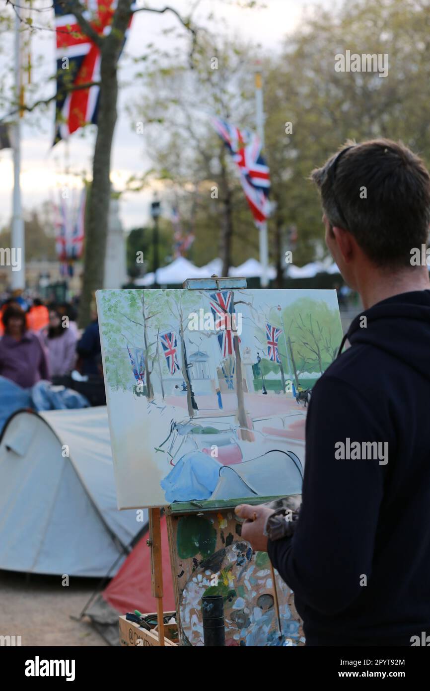 London, UK. 04 May 2023. Artist Charlie Minty paints on The Mall ...