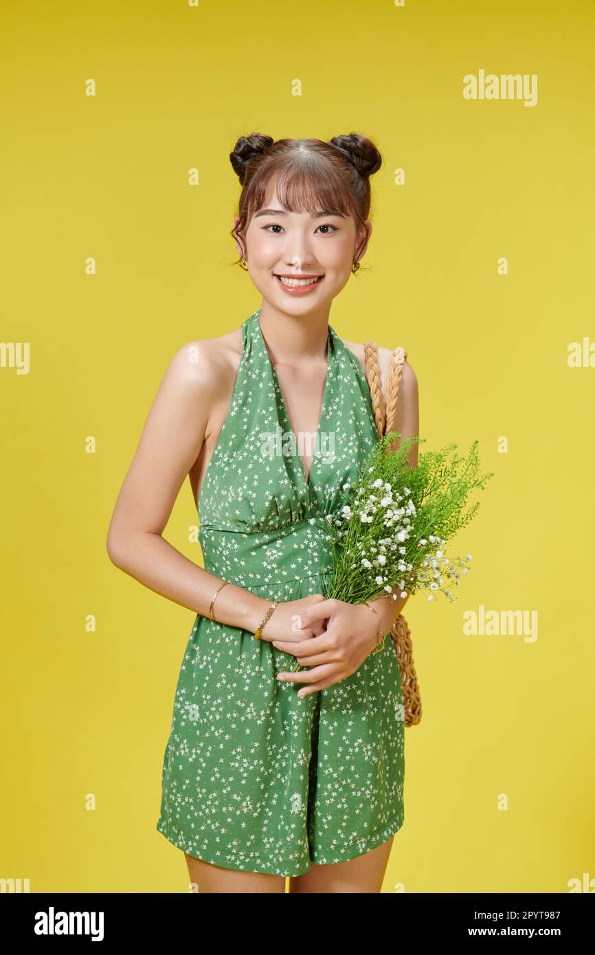 Woman hold bouquet wildflowers hi-res stock photography and images - Alamy
