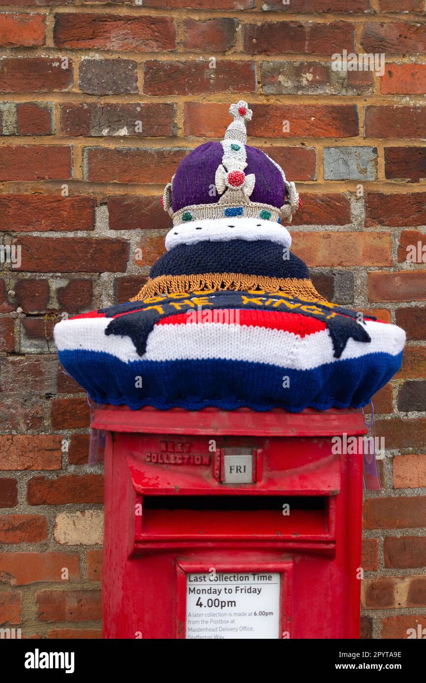 Bray, Berkshire, UK. 5th May, 2023. A knitted Coronation God Save the ...