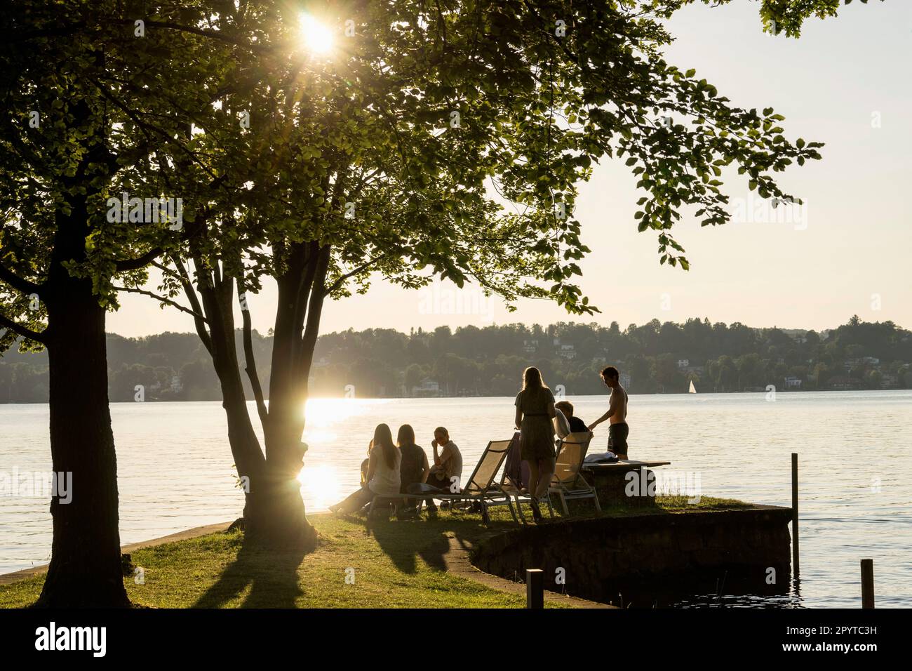 Group bonding activities hi-res stock photography and images - Alamy