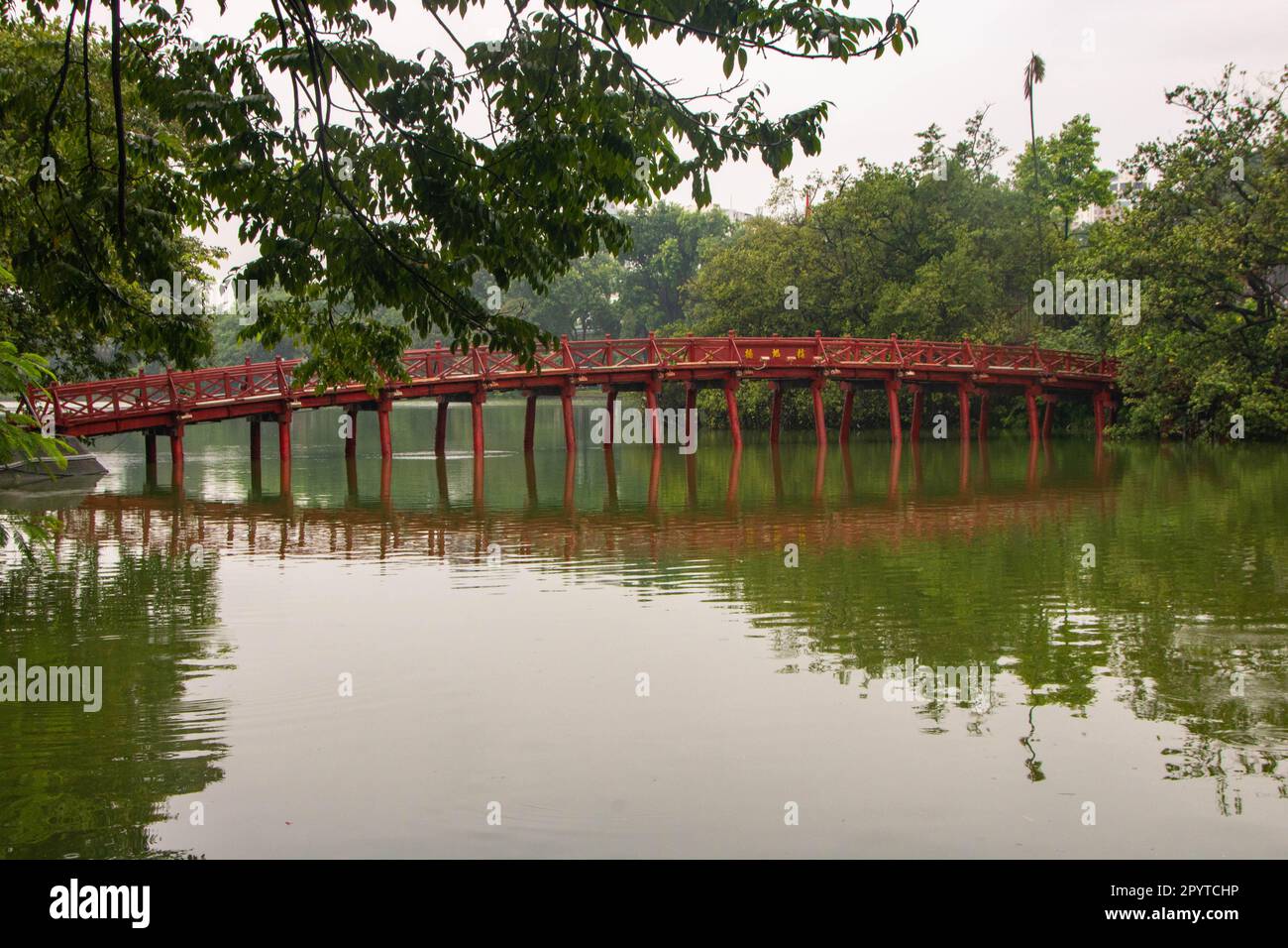 Vietnamese bridge building hi-res stock photography and images - Alamy
