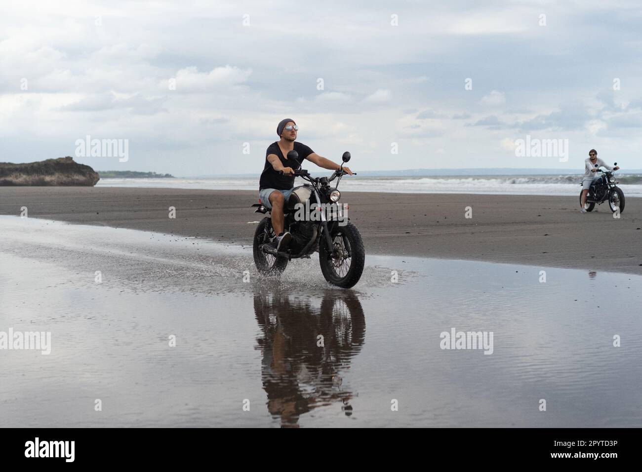 Motorcycle on the beach hi-res stock photography and images - Alamy
