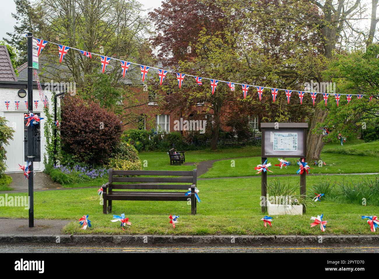 Bray, Berkshire, UK. 5th May, 2023. The residents of Bray Village in ...