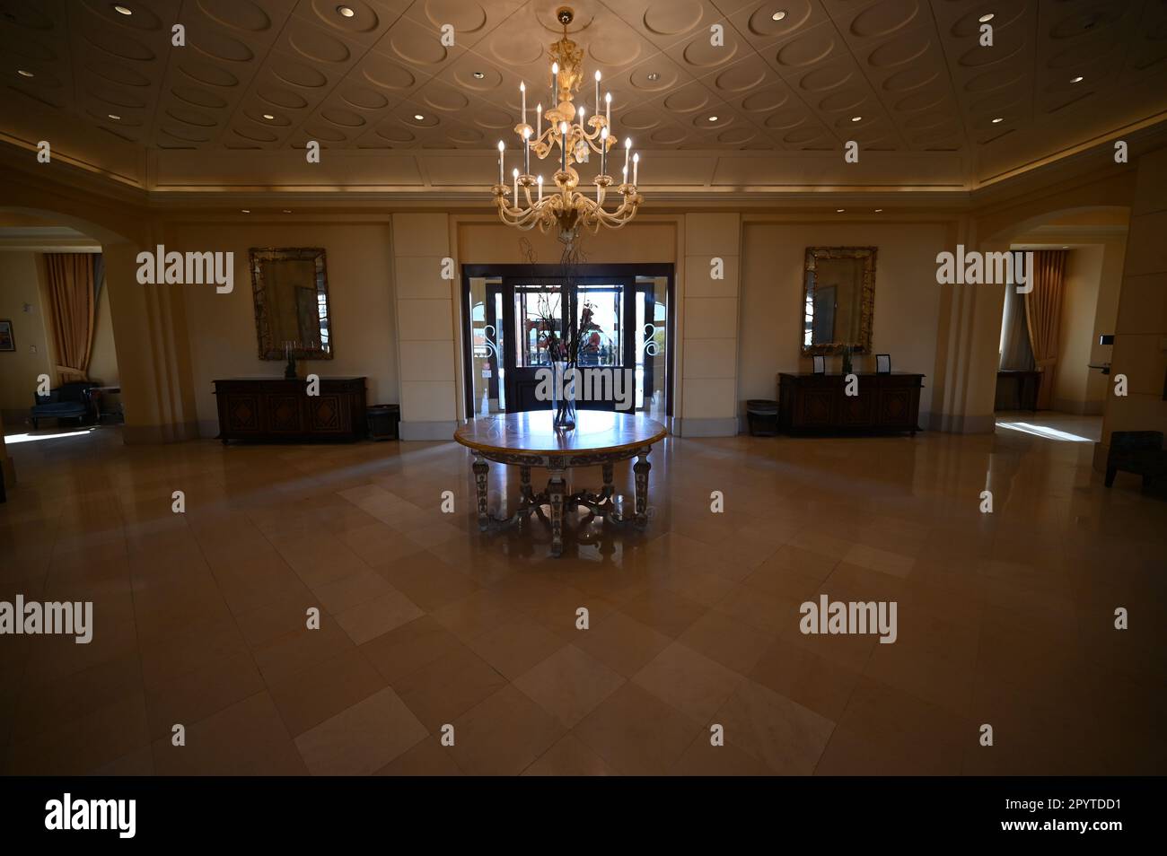 The foyer area of a luxury hotel in Las Vegas Stock Photo - Alamy