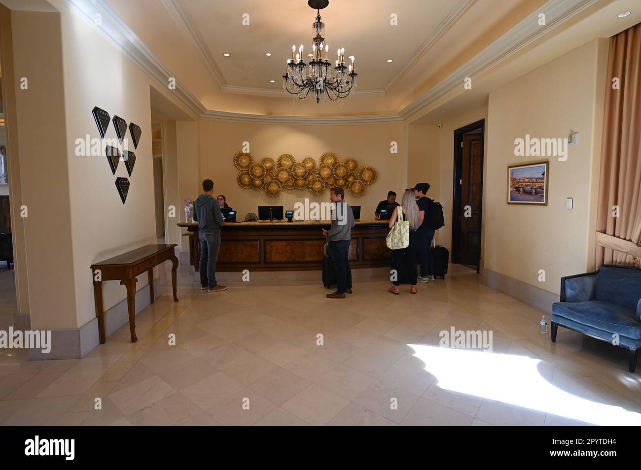 Hotel foyer chair hi-res stock photography and images - Alamy