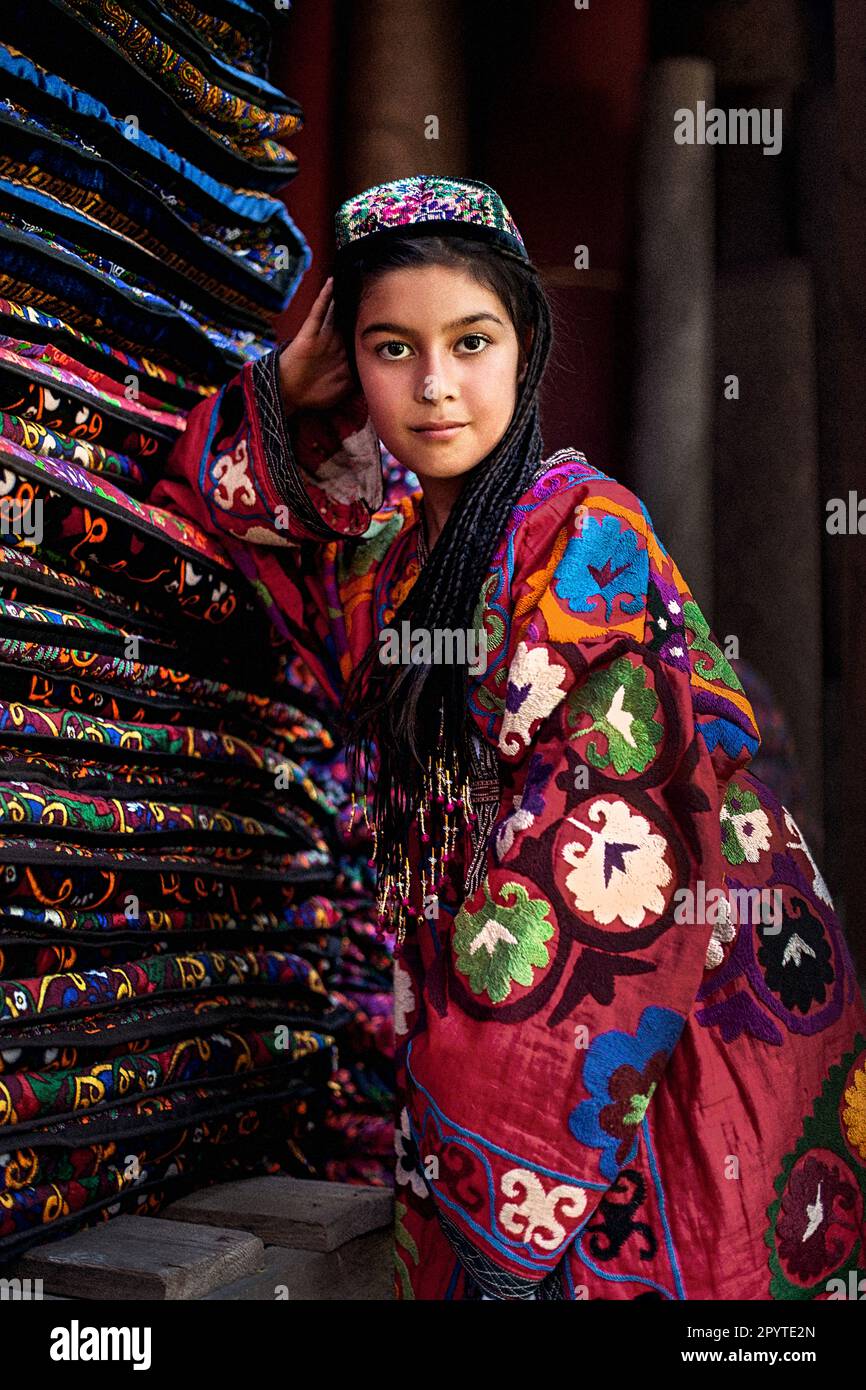 Traditional wearing hi-res stock photography and images - Alamy