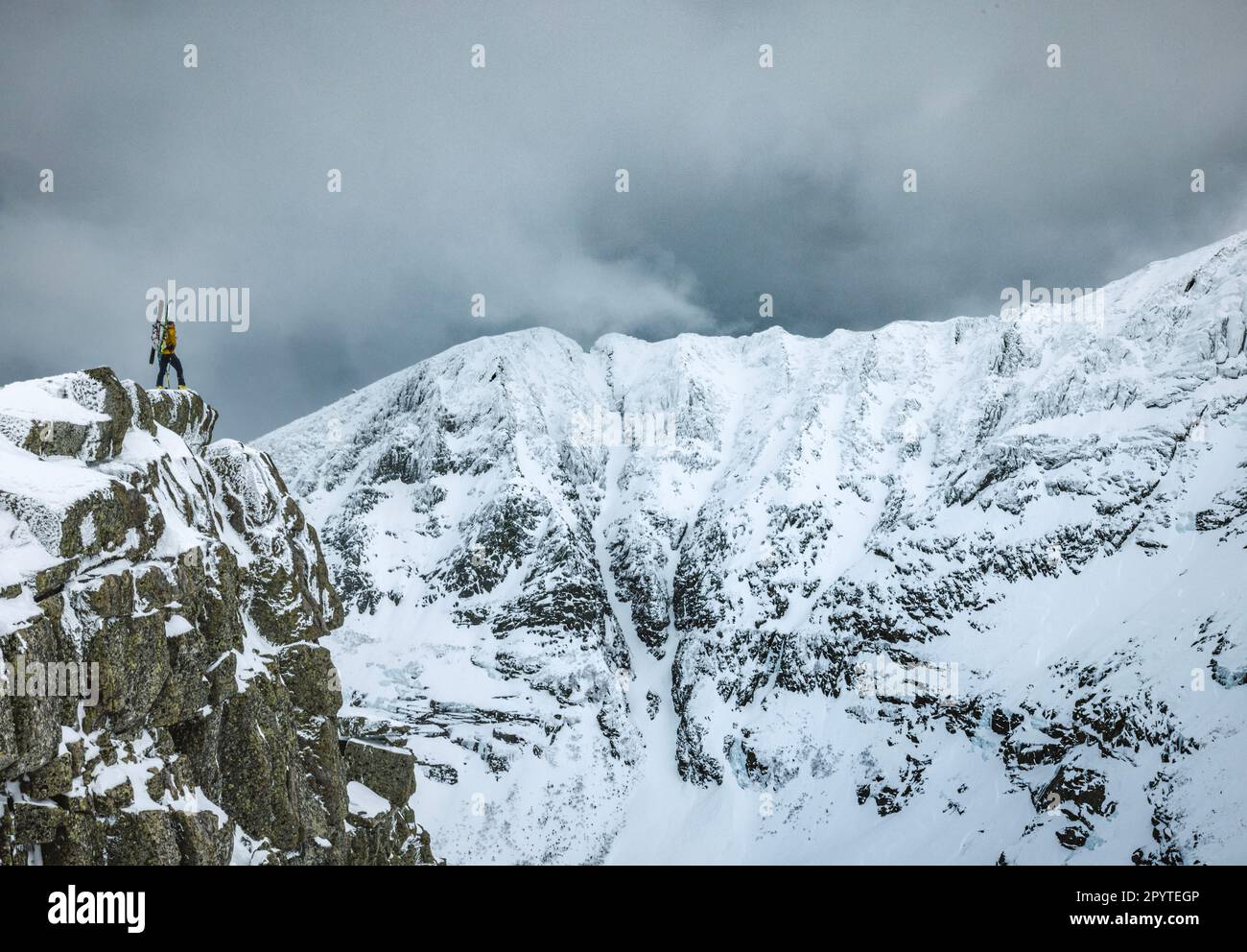 Male mountaineer stands on edge of cliff in winter, Katahdin, Maine ...