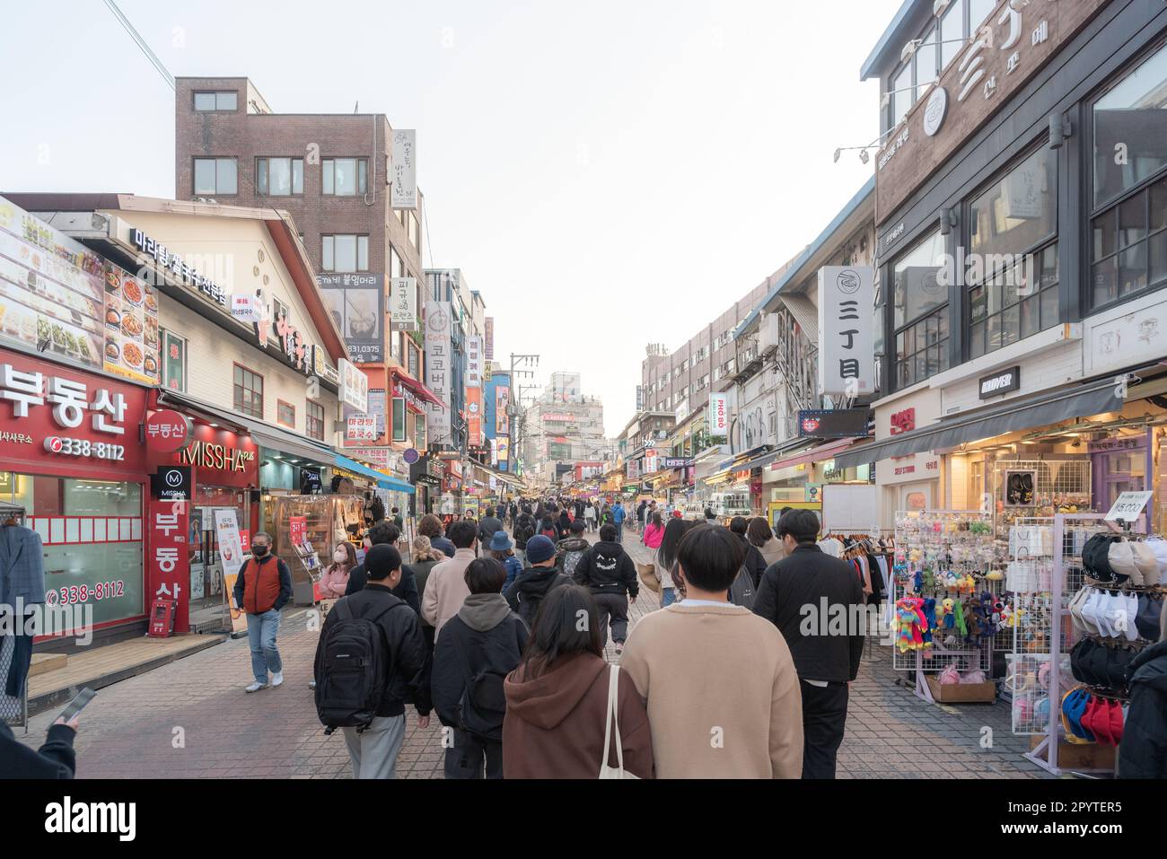 Tourists walking in Hongdae Street shopping area Stock Photo - Alamy