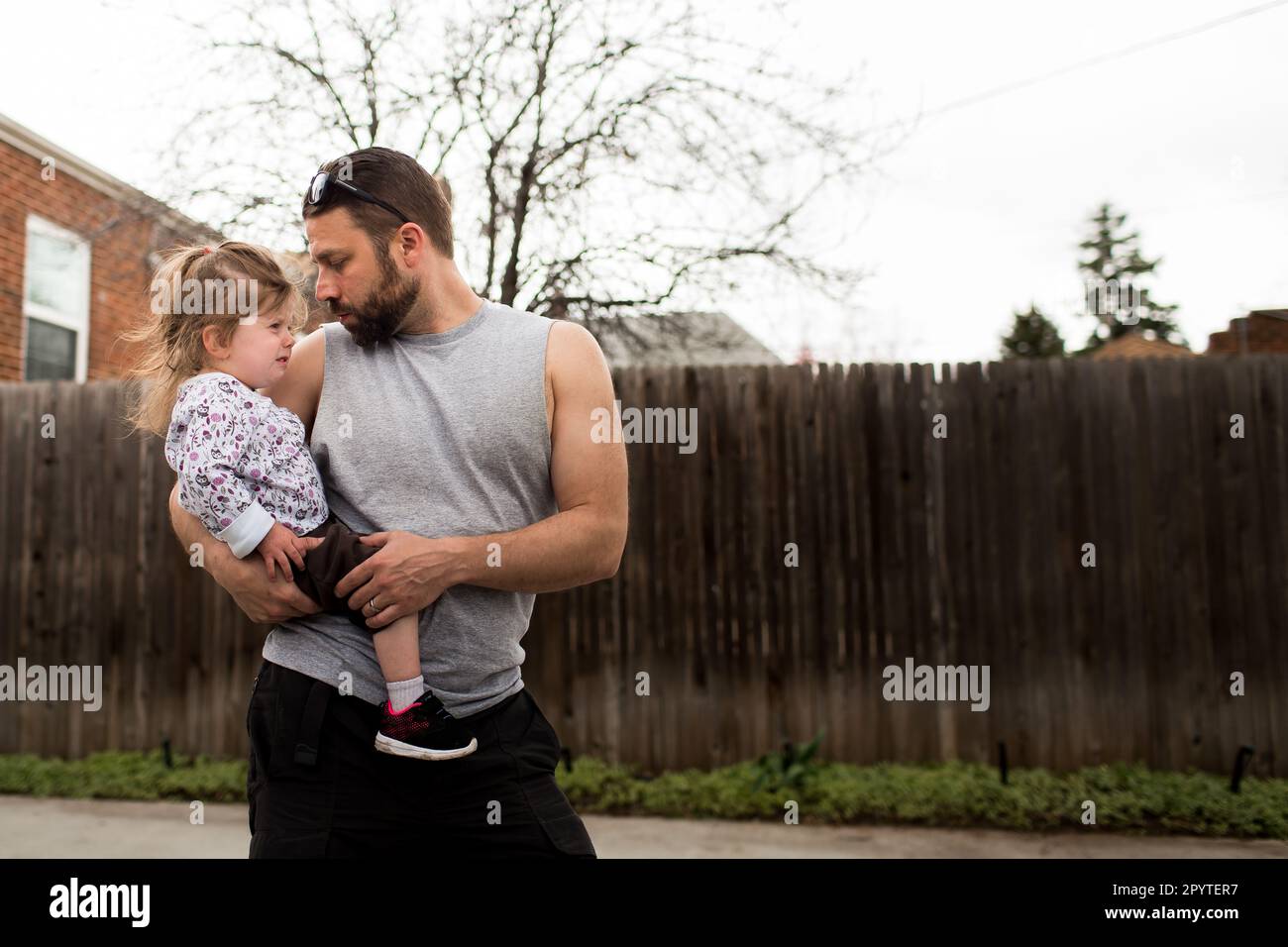 Child dad crying hi-res stock photography and images - Alamy